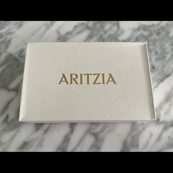 Aritzia | Bags | Aritzia Wallet Clientele Zip Around Coin Pouch ...